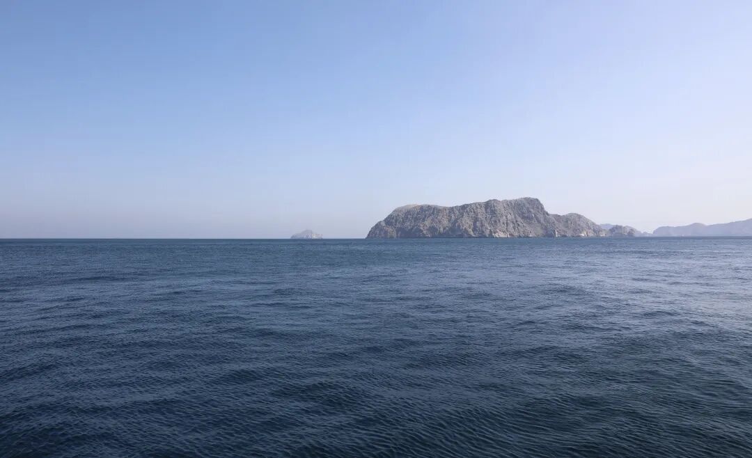 霍尔木兹海峡，60天内免费通行-大河新闻